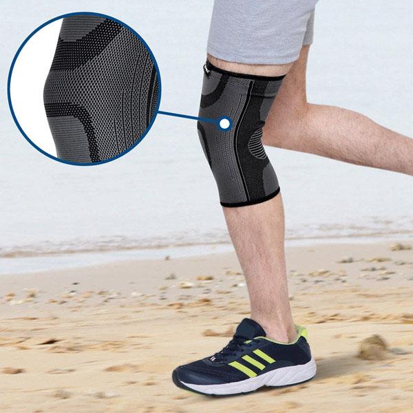 Spike Knee Cap (Black)